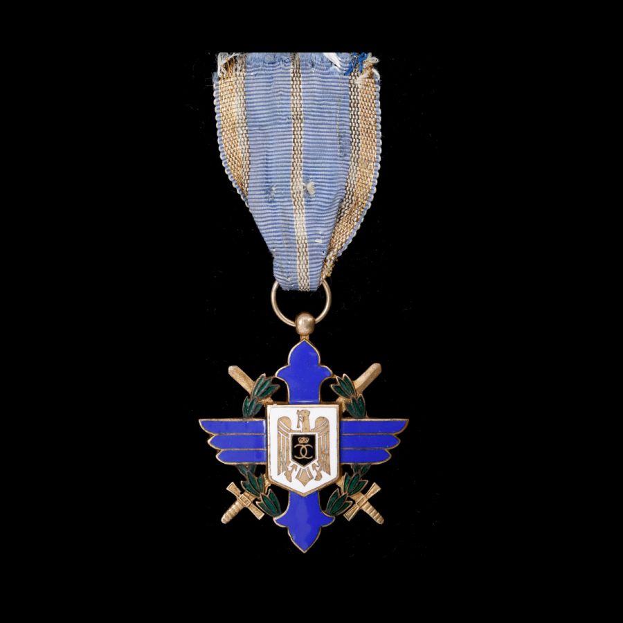 Ordinul вђћvirtutea Aeronauticдѓвђќ г N Grad De Ofiи Eri Model De Rдѓ