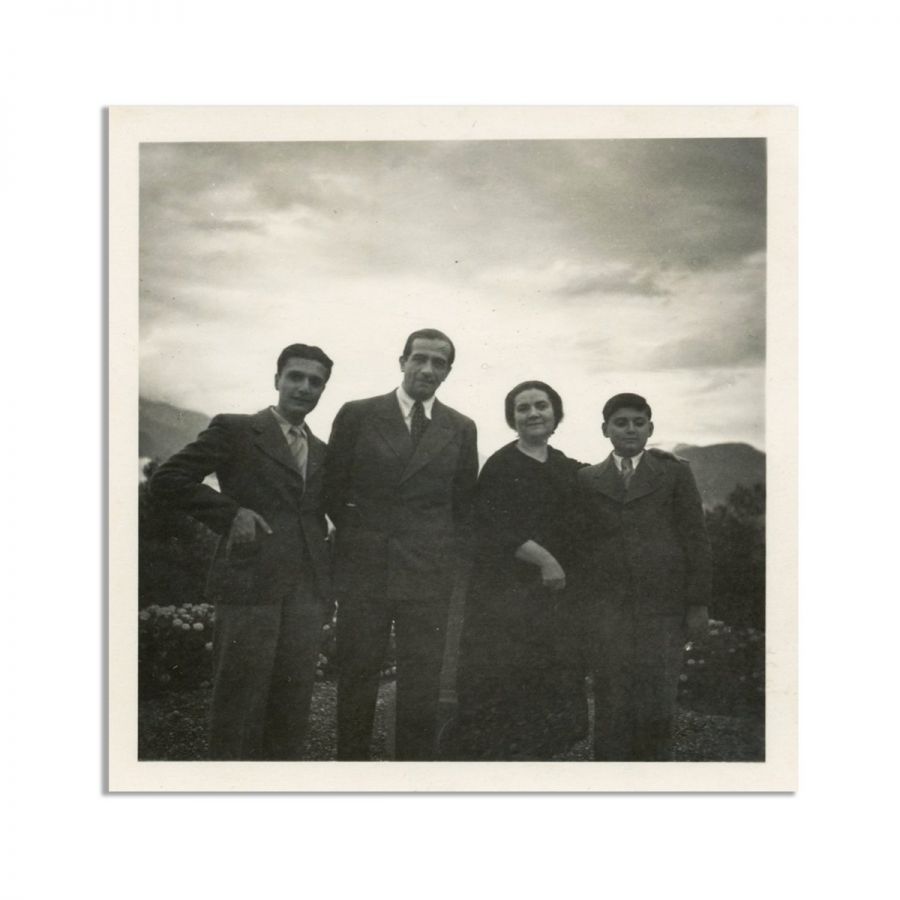 Ana, Dinu și Valentin Lipatti alături de Filip Lazăr, fotografie